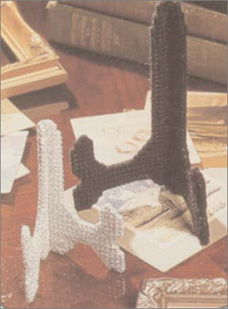 "Stunning Stands" | Plastic Canvas Pattern