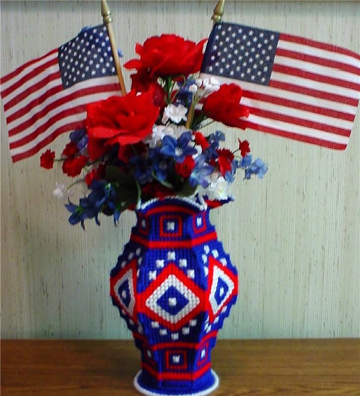 "4th of July Vase" | Plastic Canvas Pattern