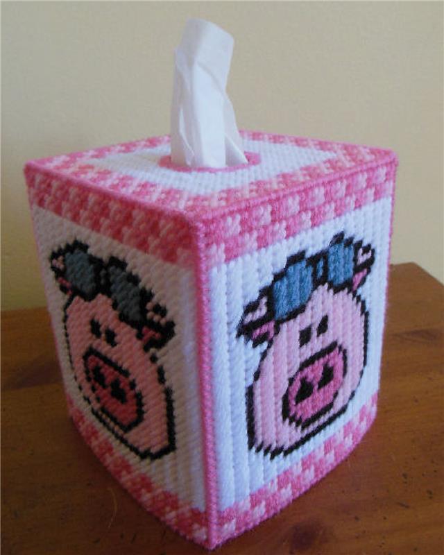 "Country Piggy Tissue Box Cover"