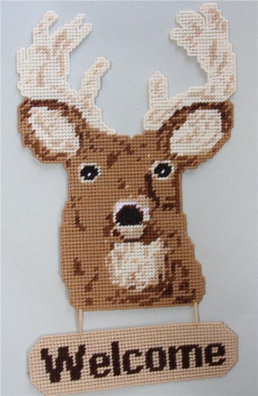 "Deer Welcome Sign" | Plastic Canvas Pattern
