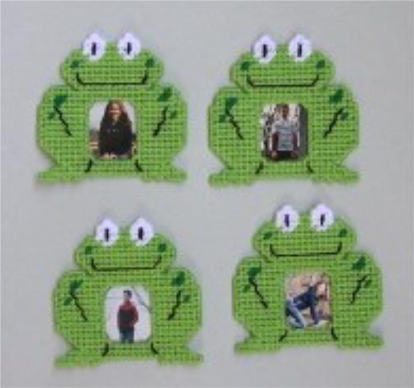 "Magnetic Frog Frame" | Plastic Canvas Pattern