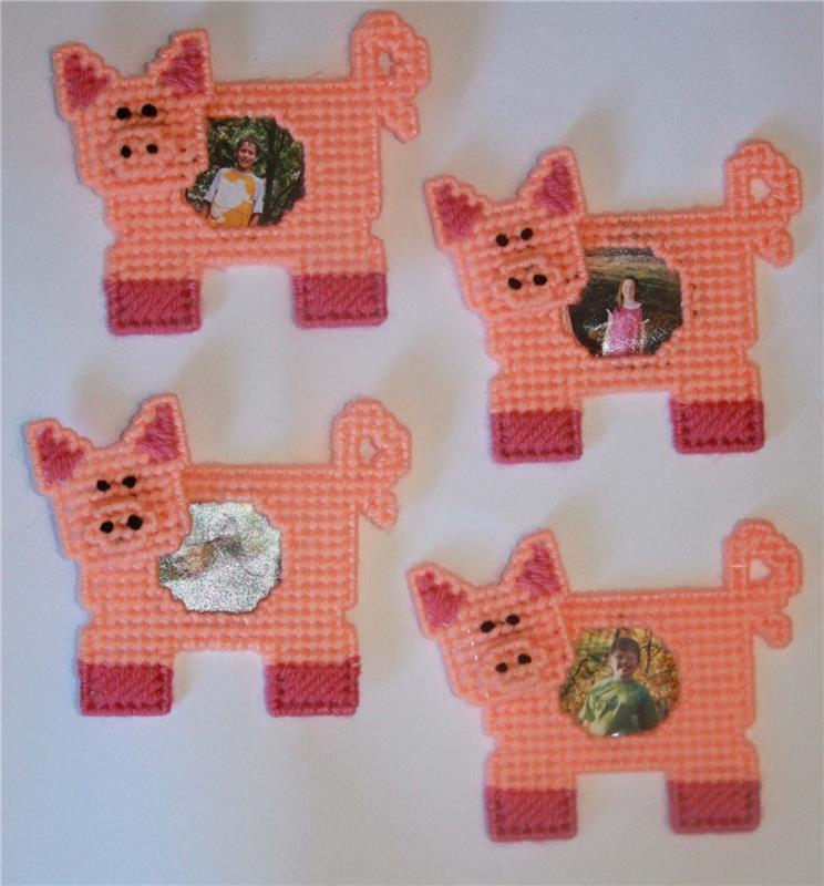 "Magnetic Pig Frames" | Plastic Canvas Pattern