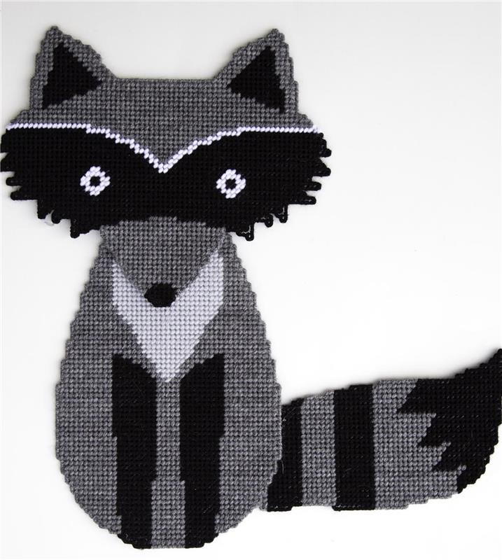 "Raccoon Wall Hanging" | Plastic Canvas Pattern