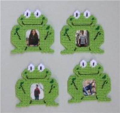 "Magnetic Frog Frame" | Plastic Canvas Pattern