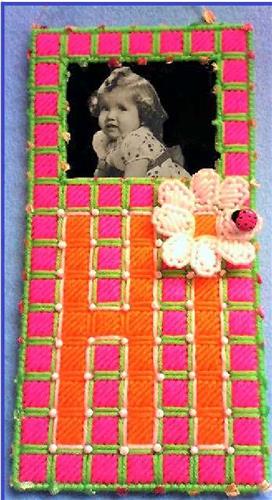 "Hi" Daisy Frame | Plastic Canvas Pattern